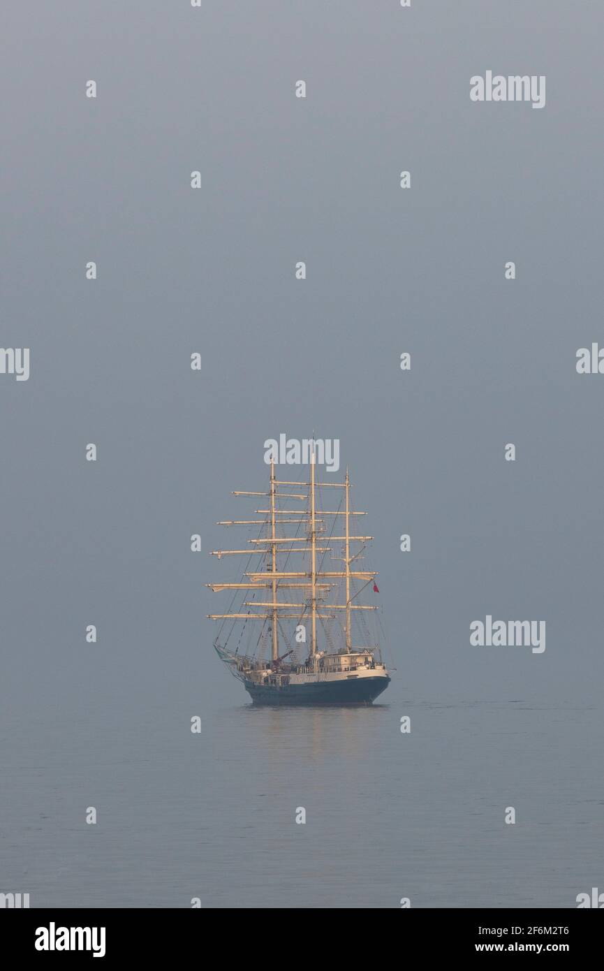 Old square rigged sailing ship hi-res stock photography and images - Alamy