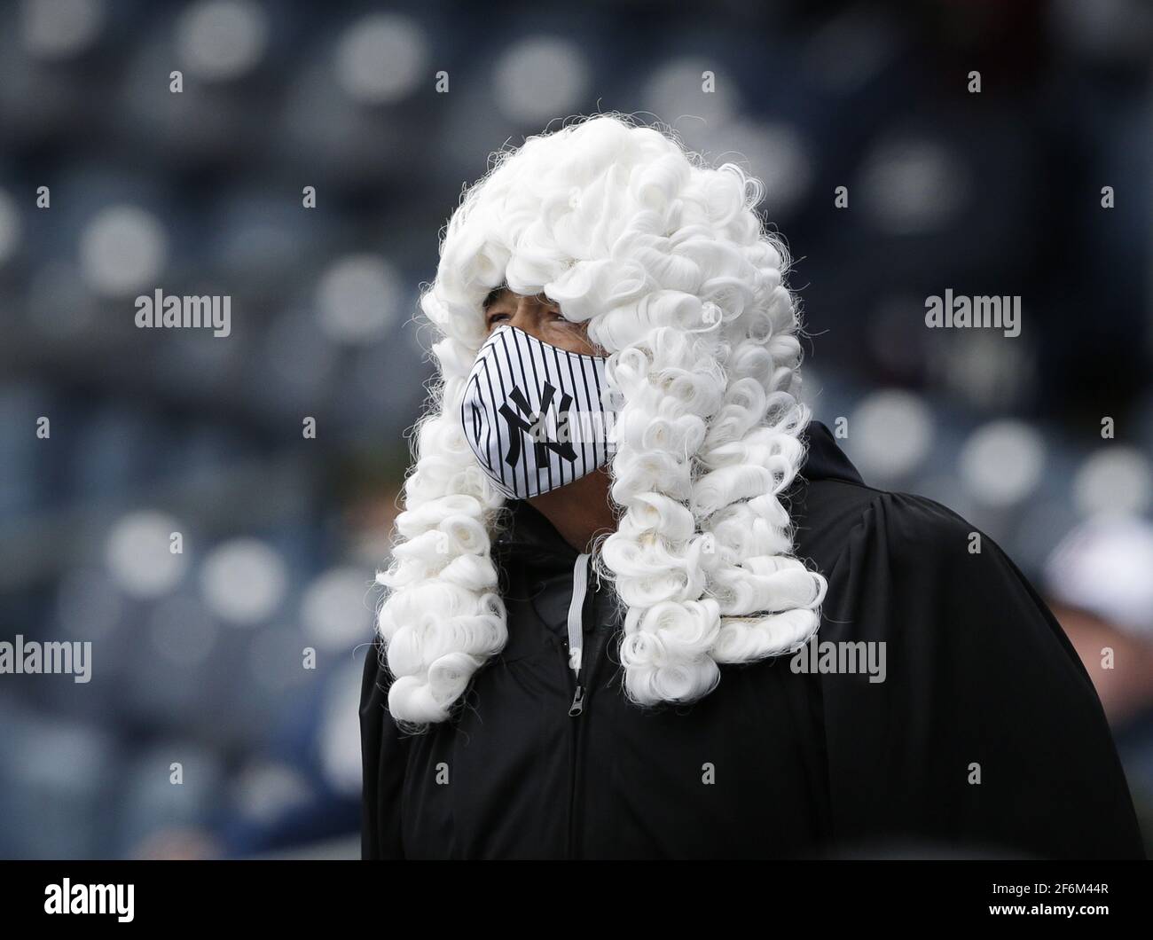 Dressed as a judge hi-res stock photography and images - Alamy