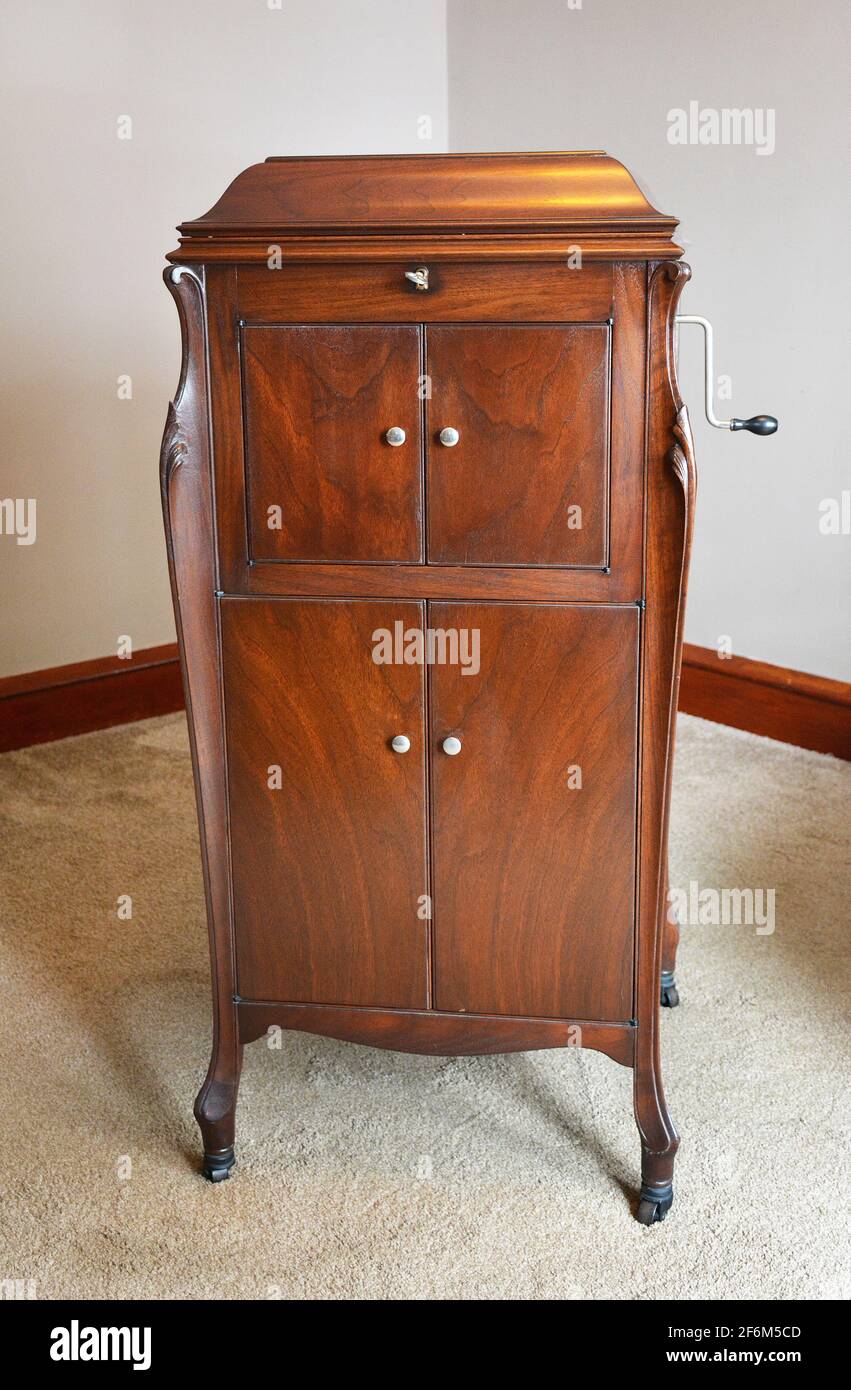 Victor Talking Machine Company. A Victor, Victrola VV-100...1923 The VV ...