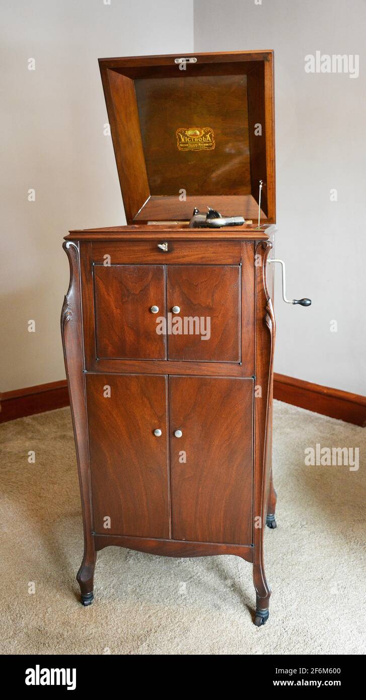 Victor Talking Machine Company. A Victor, Victrola VV-100...1923 The VV ...
