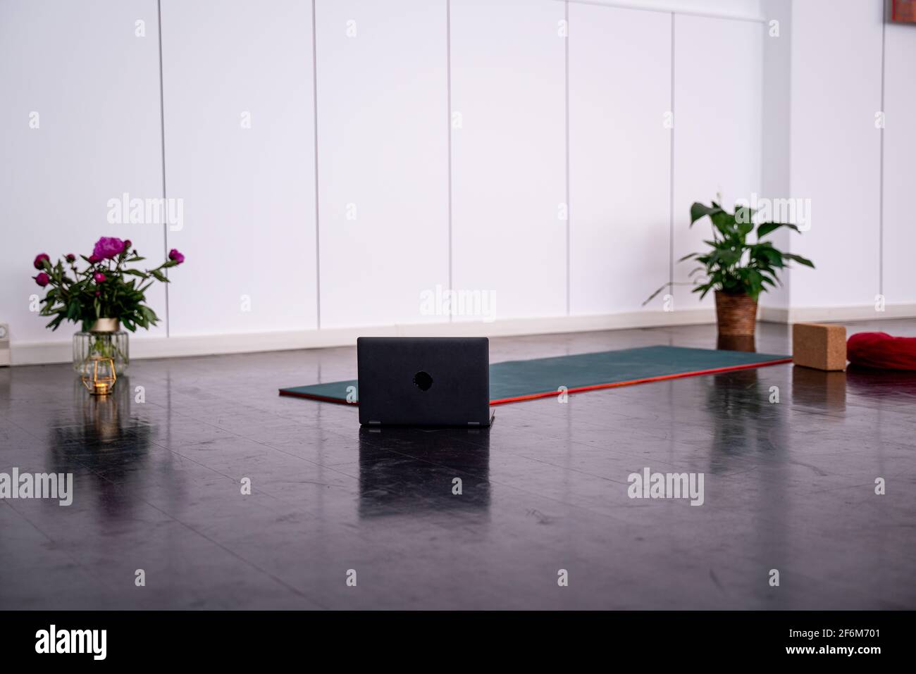 Empty Yoga Studio Interior Design High Resolution Stock Photography and ...