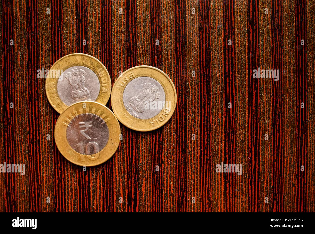 Indian ten rupee coin. On striped background Stock Photo - Alamy