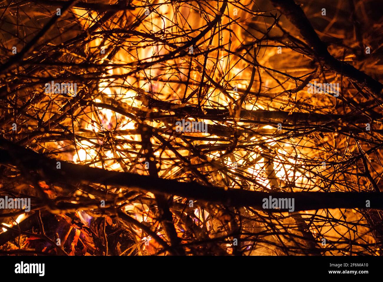 Small fire on beach hi-res stock photography and images - Alamy