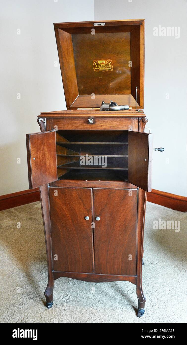 Victor Talking Machine Company. A Victor, Victrola VV-100...1923 The VV ...
