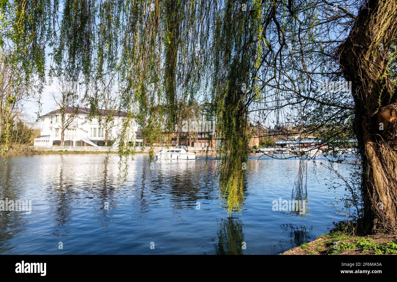 Rivers in buckinghamshire uk hi-res stock photography and images - Alamy