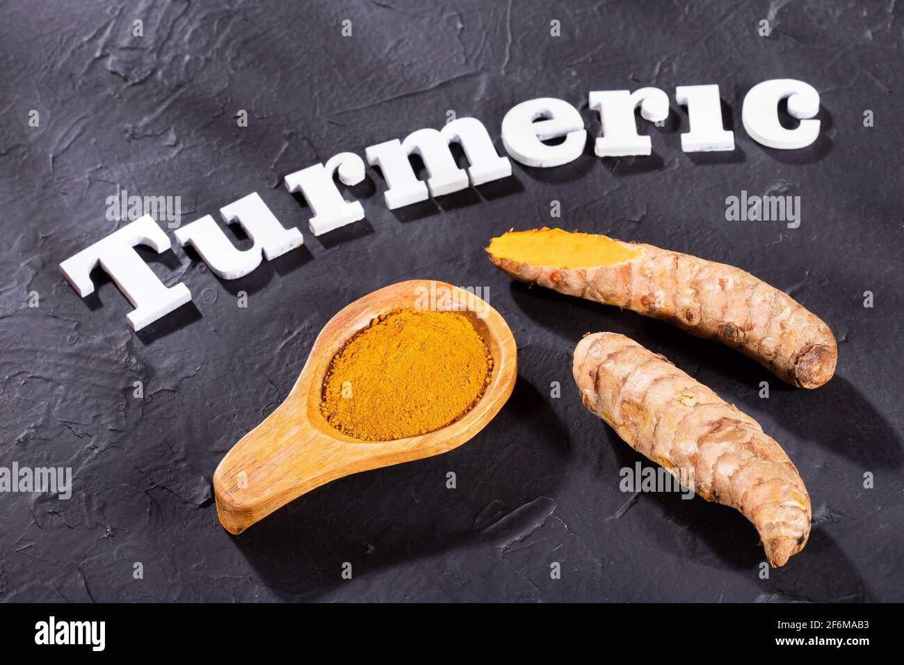 Roots and turmeric powder - Curcuma longa Stock Photo - Alamy