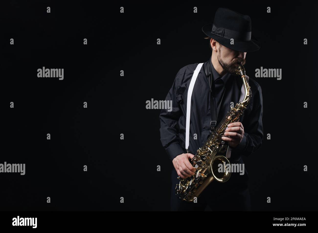 Saxophonist playing jazz hi-res stock photography and images - Alamy