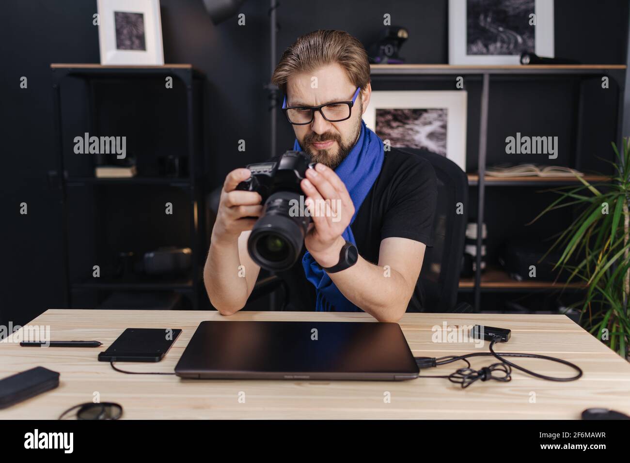 Photographer reviewing photos Stock Photo - Alamy