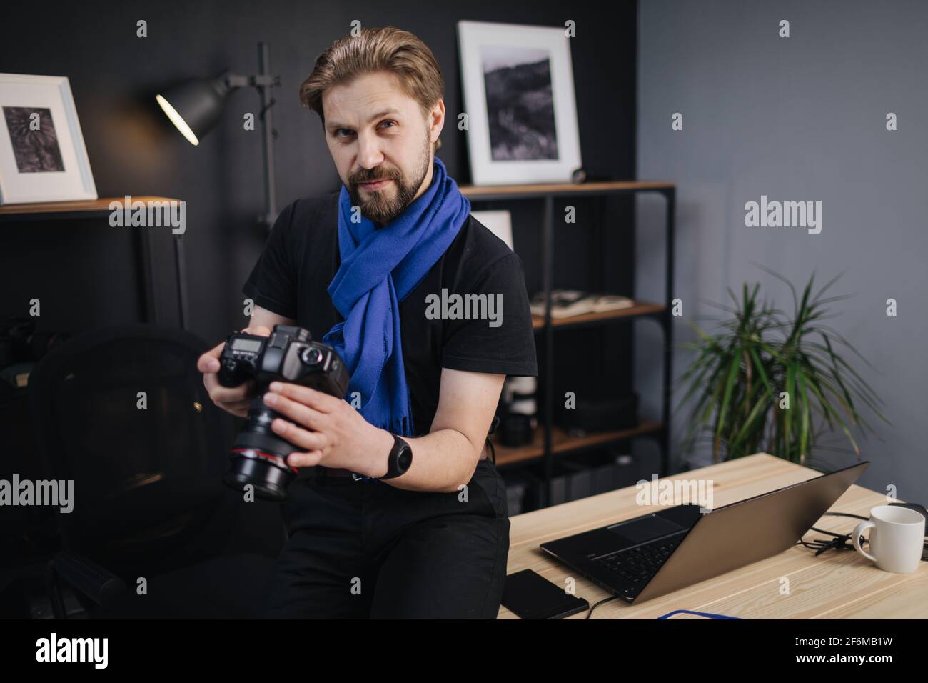 Man using photo camera Stock Photo - Alamy