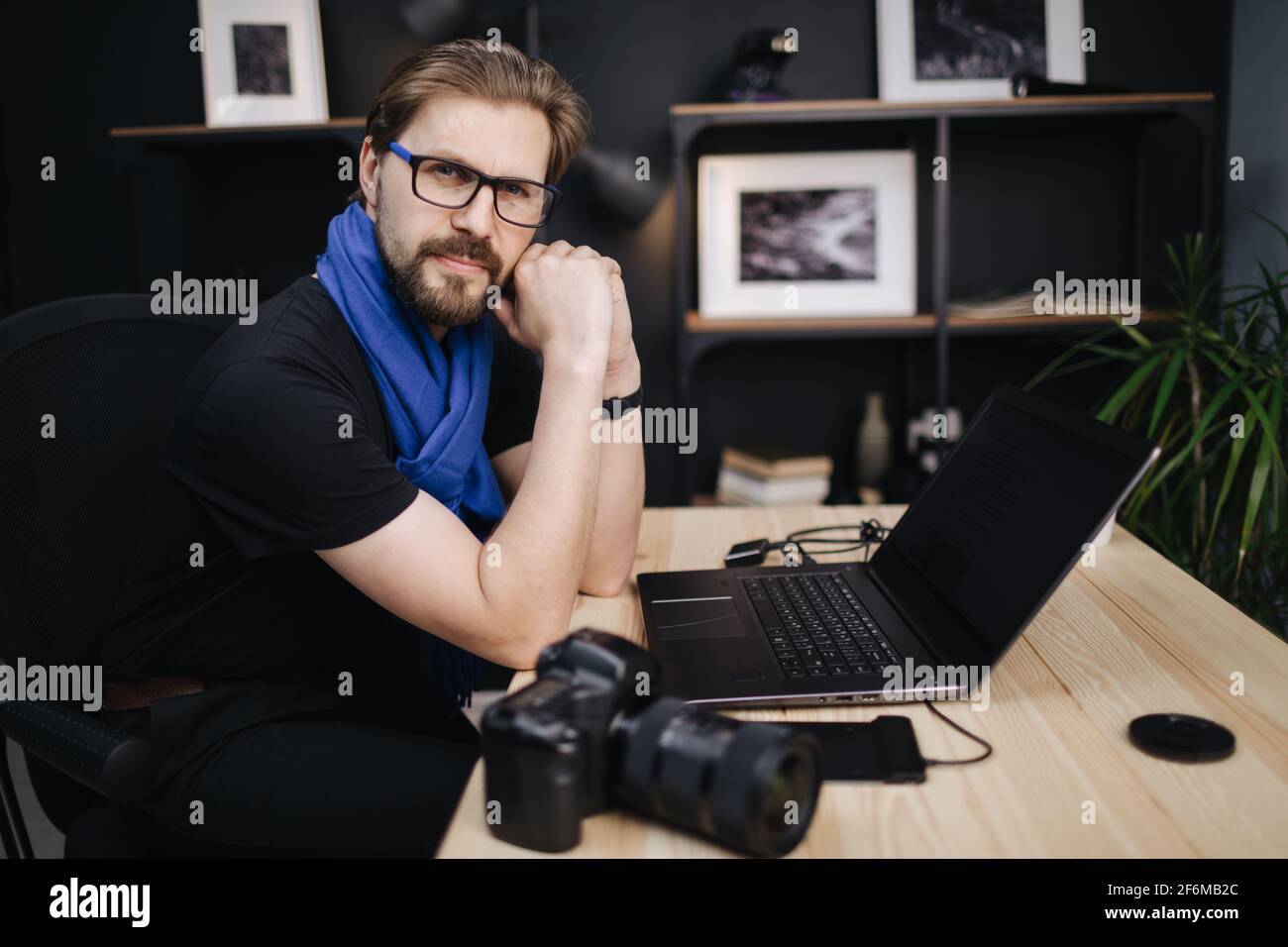 Photographer at workplace Stock Photo - Alamy
