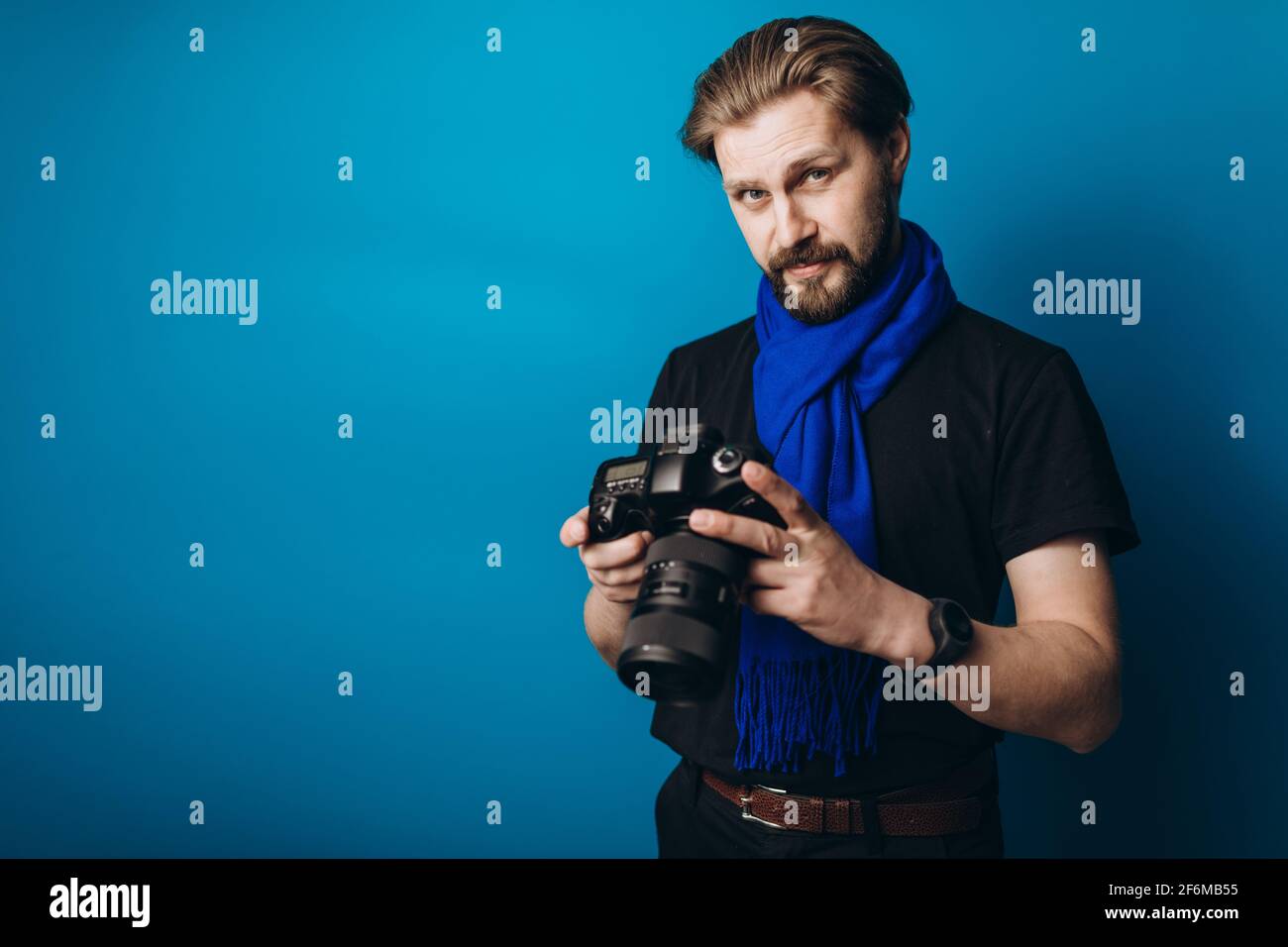 Bearded photographer using camera Stock Photo - Alamy