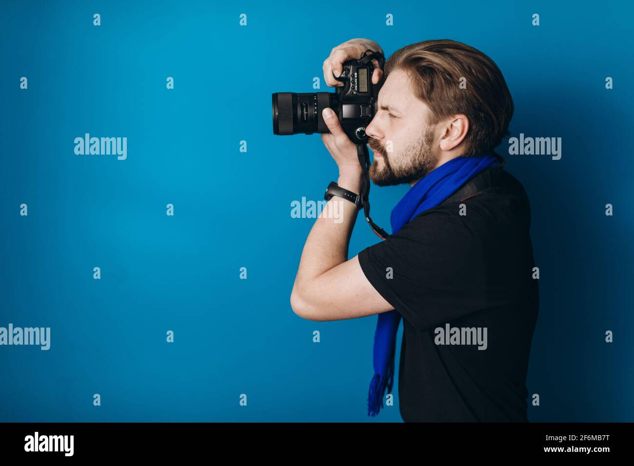 Photographer using camera for picture Stock Photo - Alamy