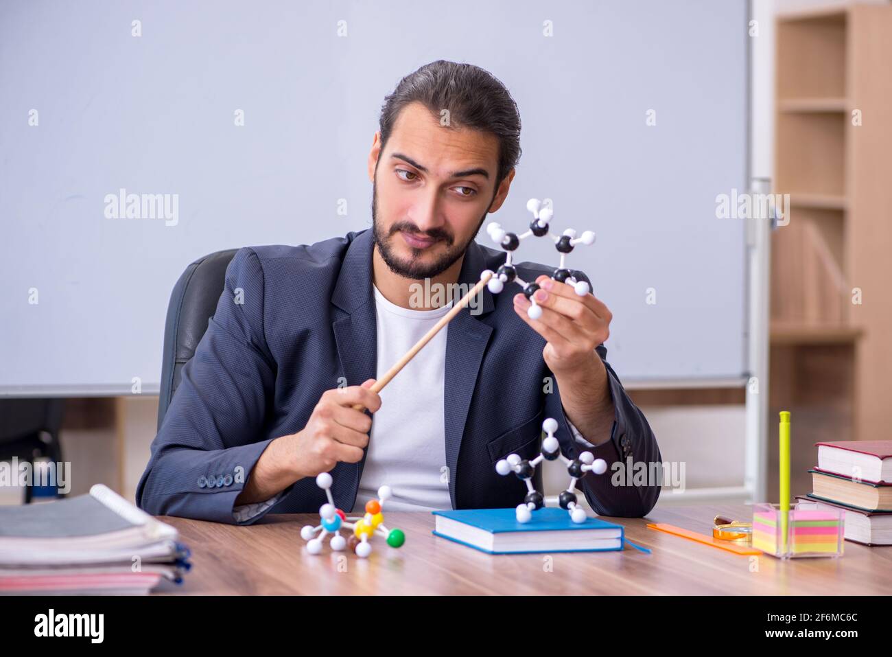 Young teacher physicist in the classroom Stock Photo - Alamy