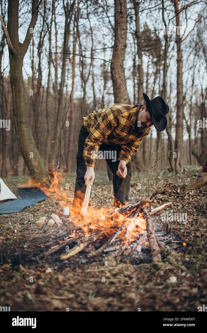 Man building fire hi-res stock photography and images - Alamy