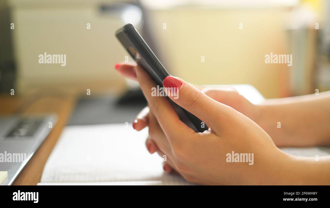 Addiction digital teenager hi-res stock photography and images - Alamy