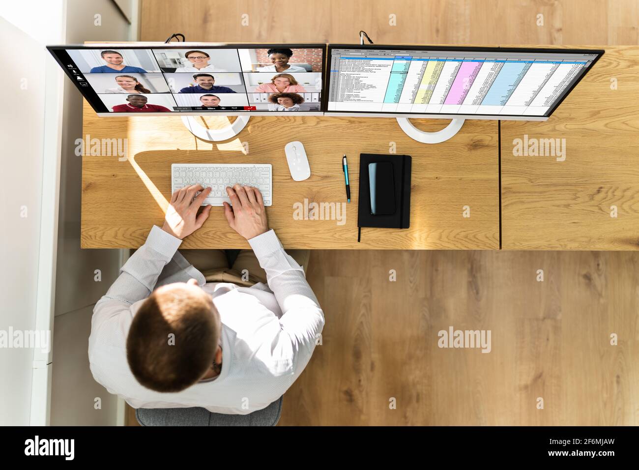 Video call screens hi-res stock photography and images - Alamy