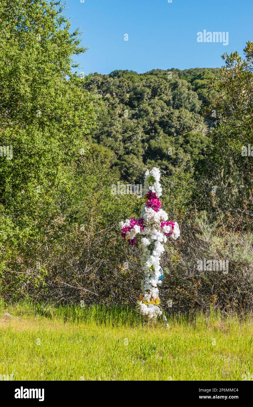Roadside memorial cross hi-res stock photography and images - Alamy