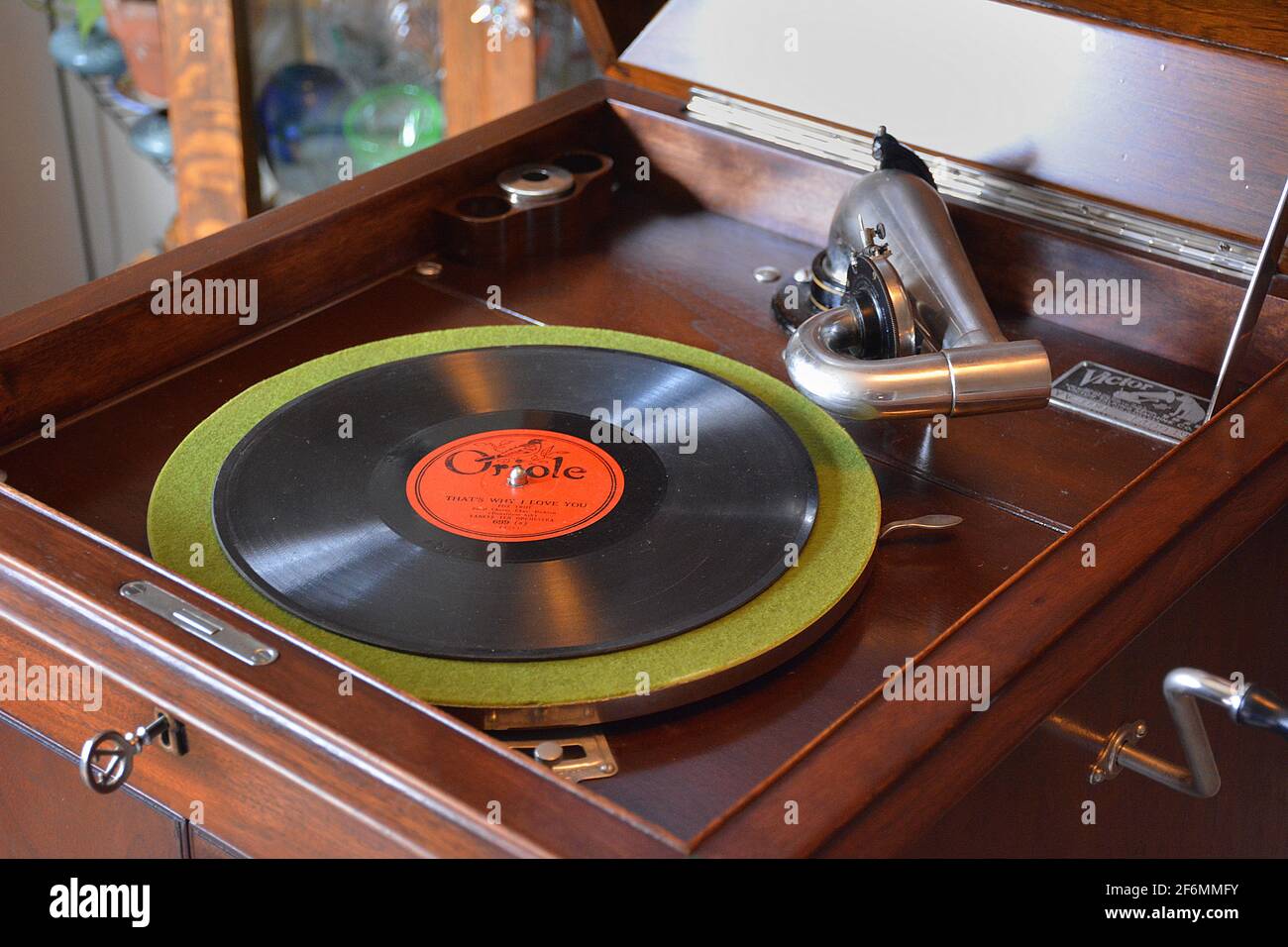 Turn Table...Victor Talking Machine Company. A Victor, Victrola VV-100 ...