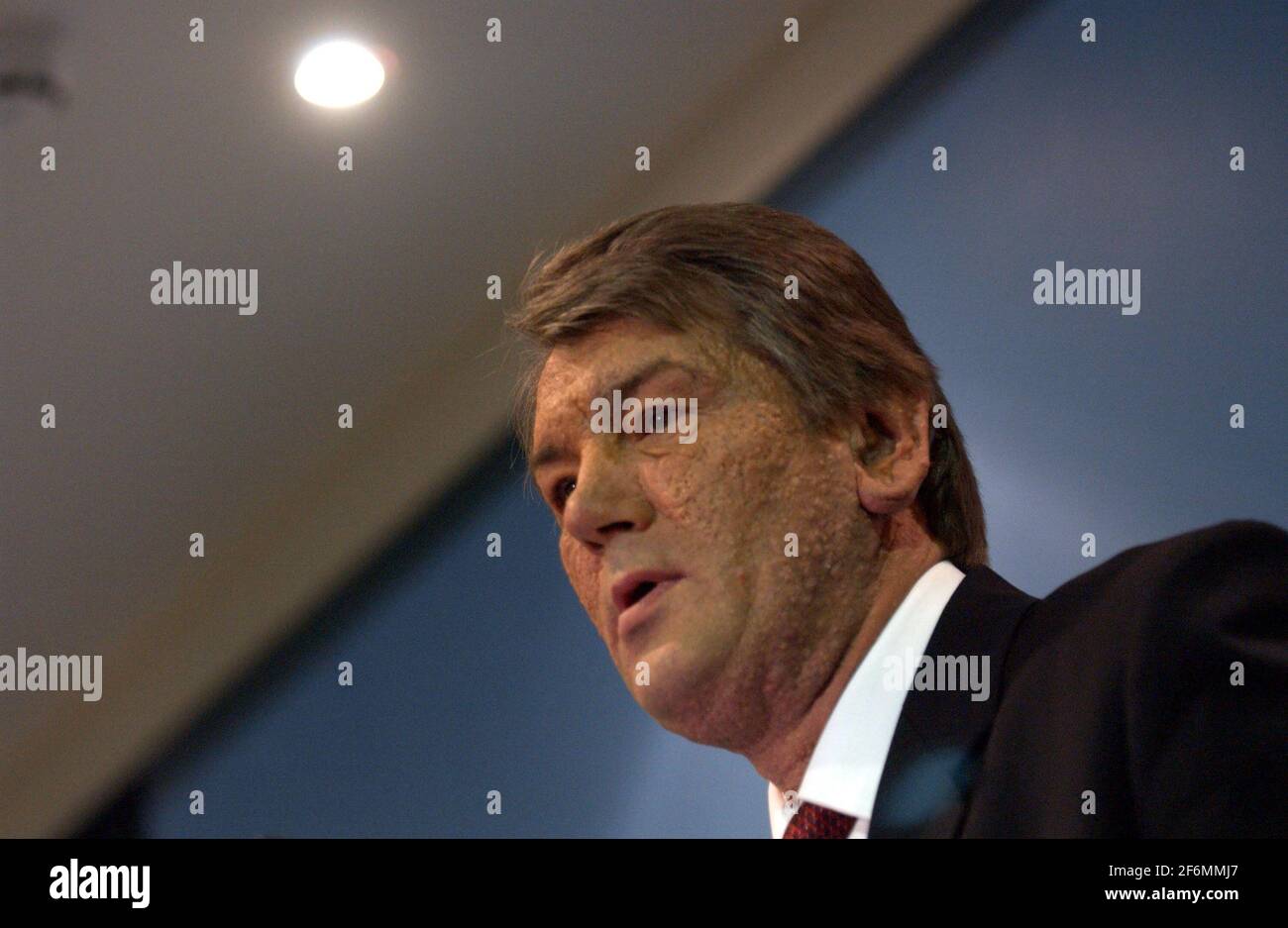 THE UKRAINIAN PRESIDENT VICTOR YUSHCHENKO TALKS AT CHATHAM HOUSE. 18/10 ...