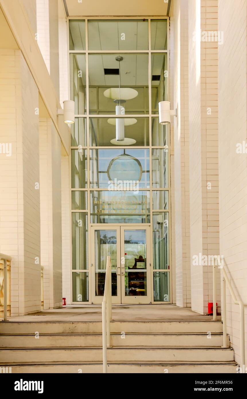 The entrance to the Jefferson Davis Presidential Library and Museum is ...