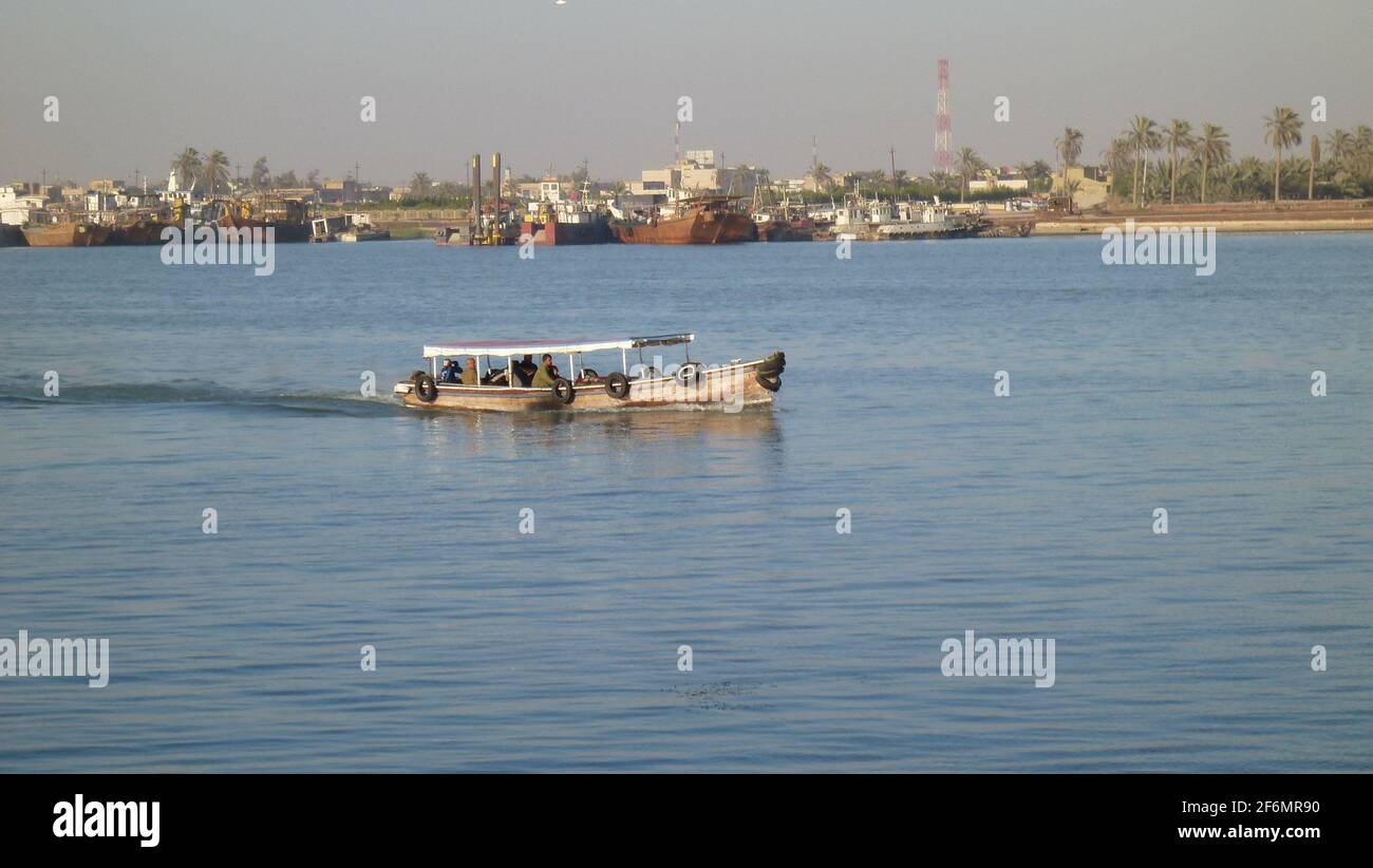 basra, Iraq - april 27, 2018: photo of boat in the river in basra city ...