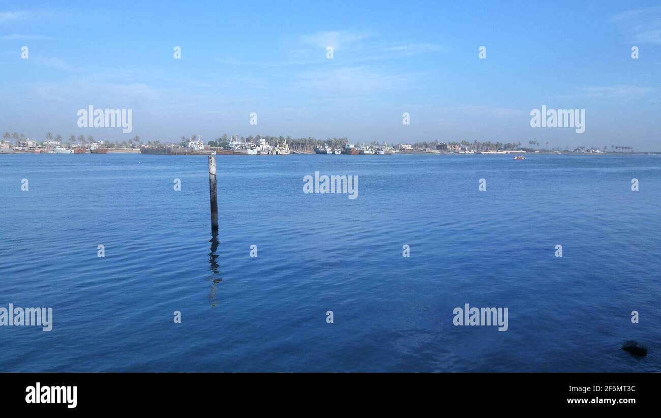 basra, Iraq - april 27, 2018: photo of boat in the river in basra city ...