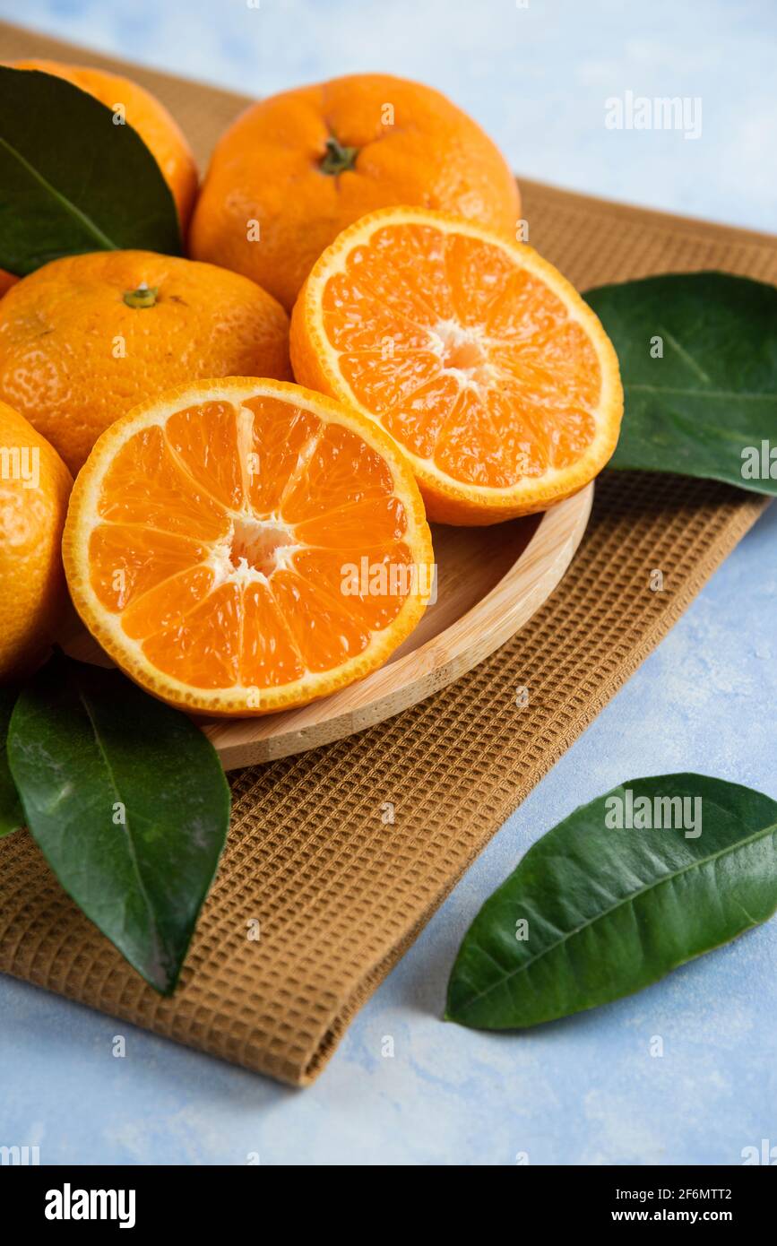 Close up photo of half cut or whole fresh clementine mandarin Stock ...
