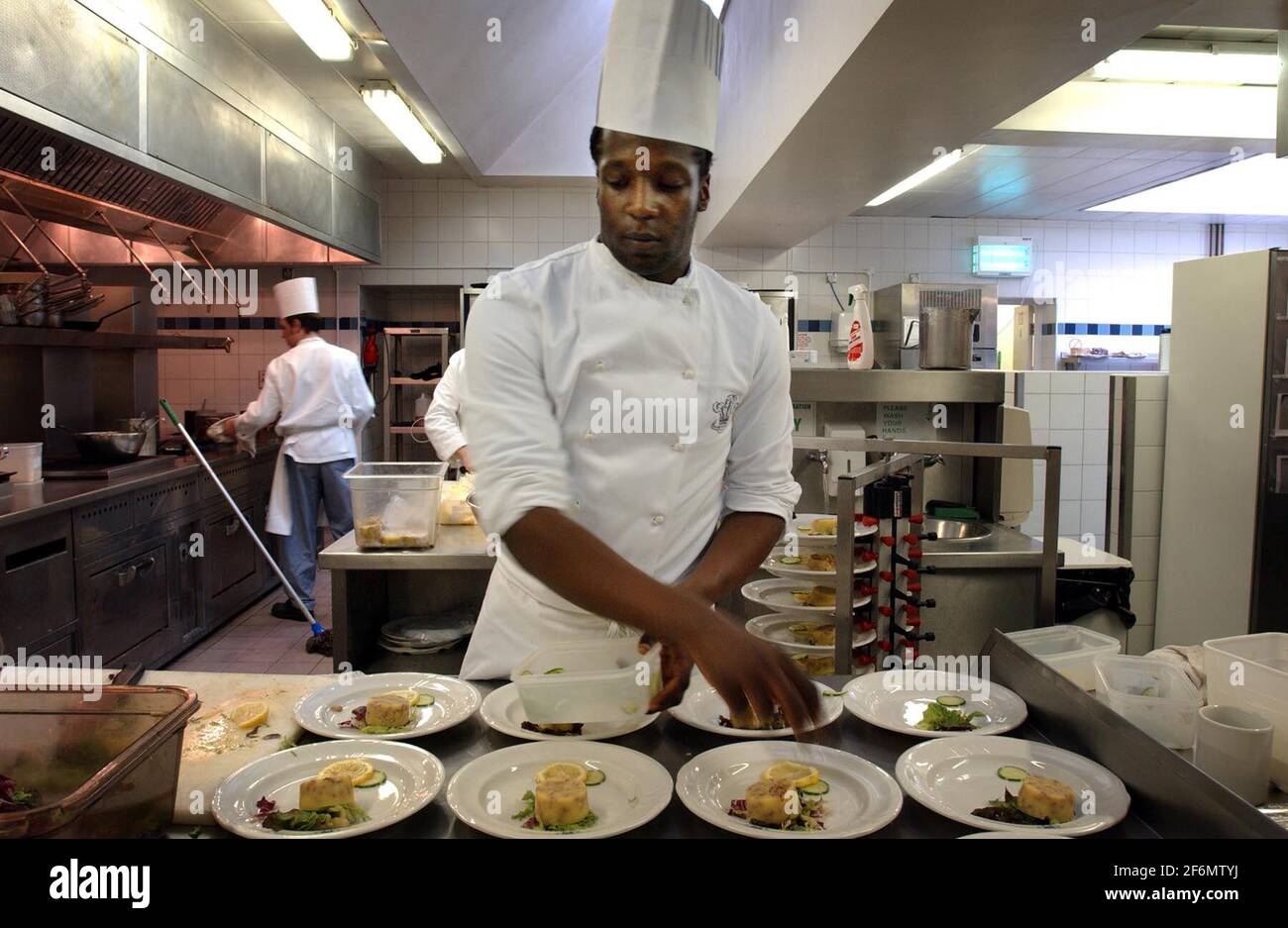 MARK JACKMAN CHEF AT THE CARLTON CLUB.23/4/04 PILSTON Stock Photo - Alamy