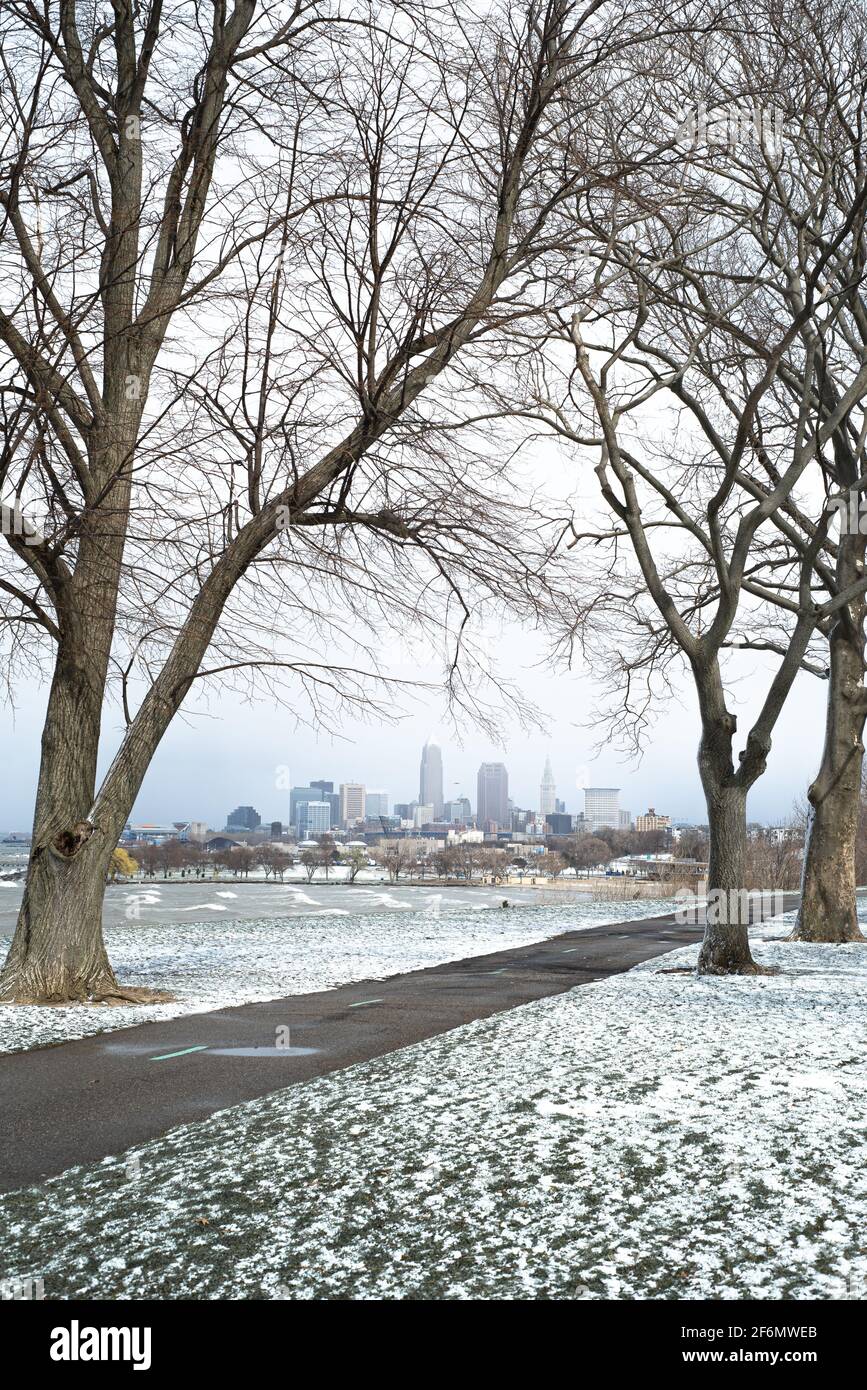 Cleveland edgewater park winter hi-res stock photography and images - Alamy