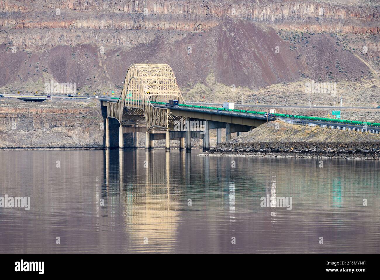 Arched steel bridge hi-res stock photography and images - Alamy
