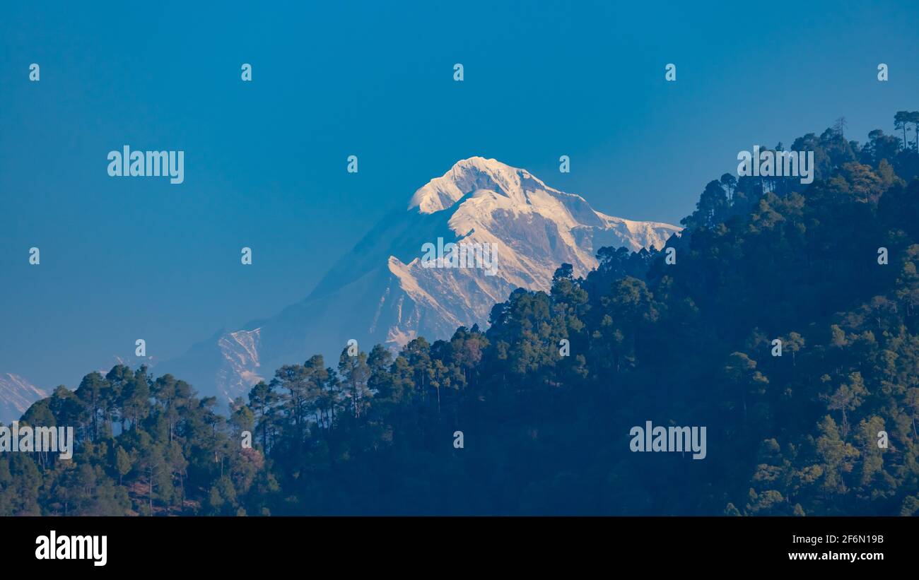The himalaya mountain range hi-res stock photography and images - Alamy