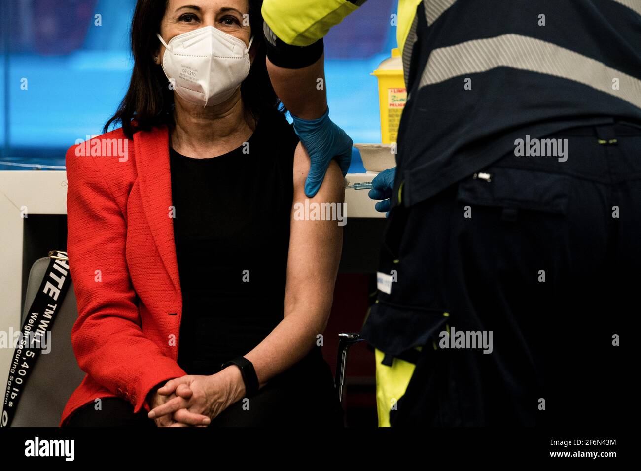 Corona de margarita hi-res stock photography and images - Alamy