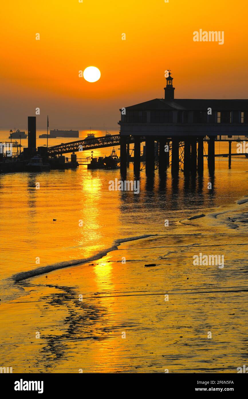Port Of London Authority Royal Terrace Pier, Gravesend Stock Photo - Alamy