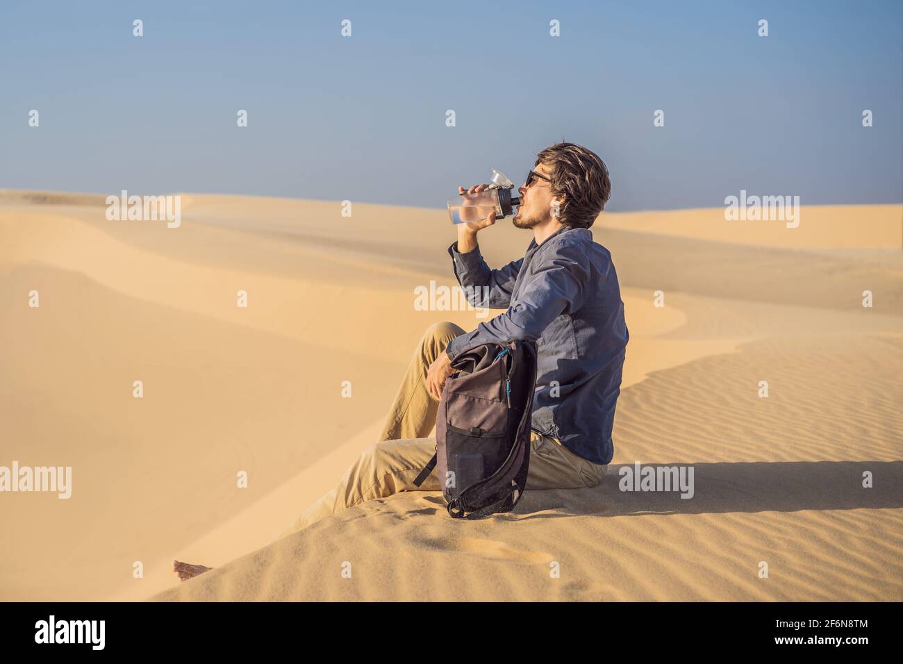 Guy hiking in the desert hi-res stock photography and images - Alamy