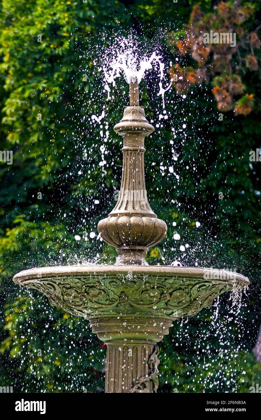 Round Water Fountain High Resolution Stock Photography and Images - Alamy