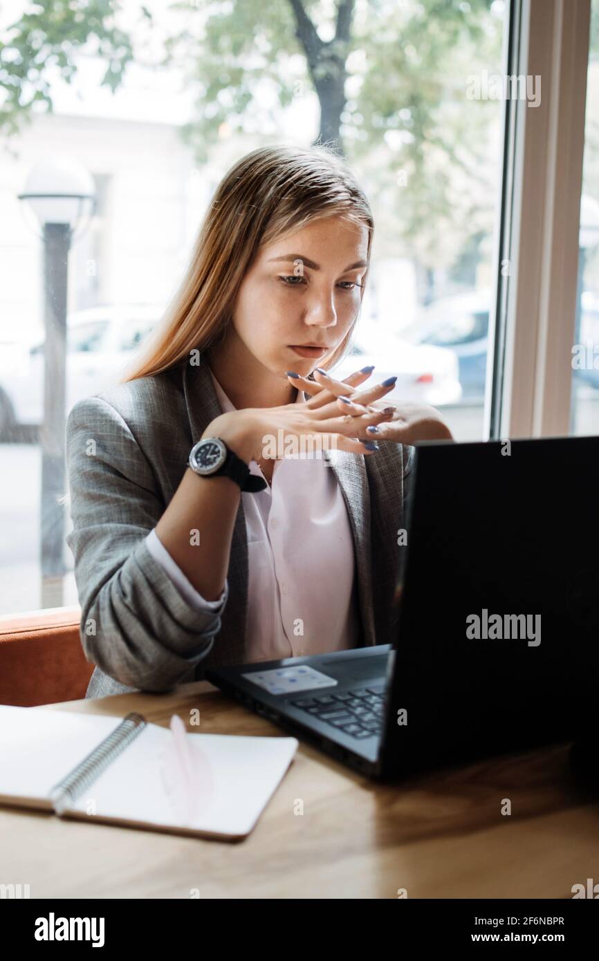 Copywriter, content creator, Remote Copywriting. Young woman freelancer ...