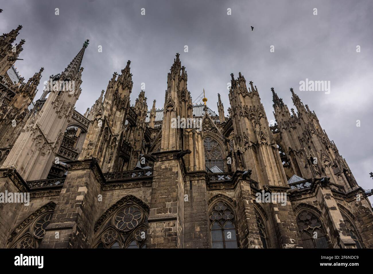 The amazing architecture of the Cathedral of Cologne in cloudy sky ...