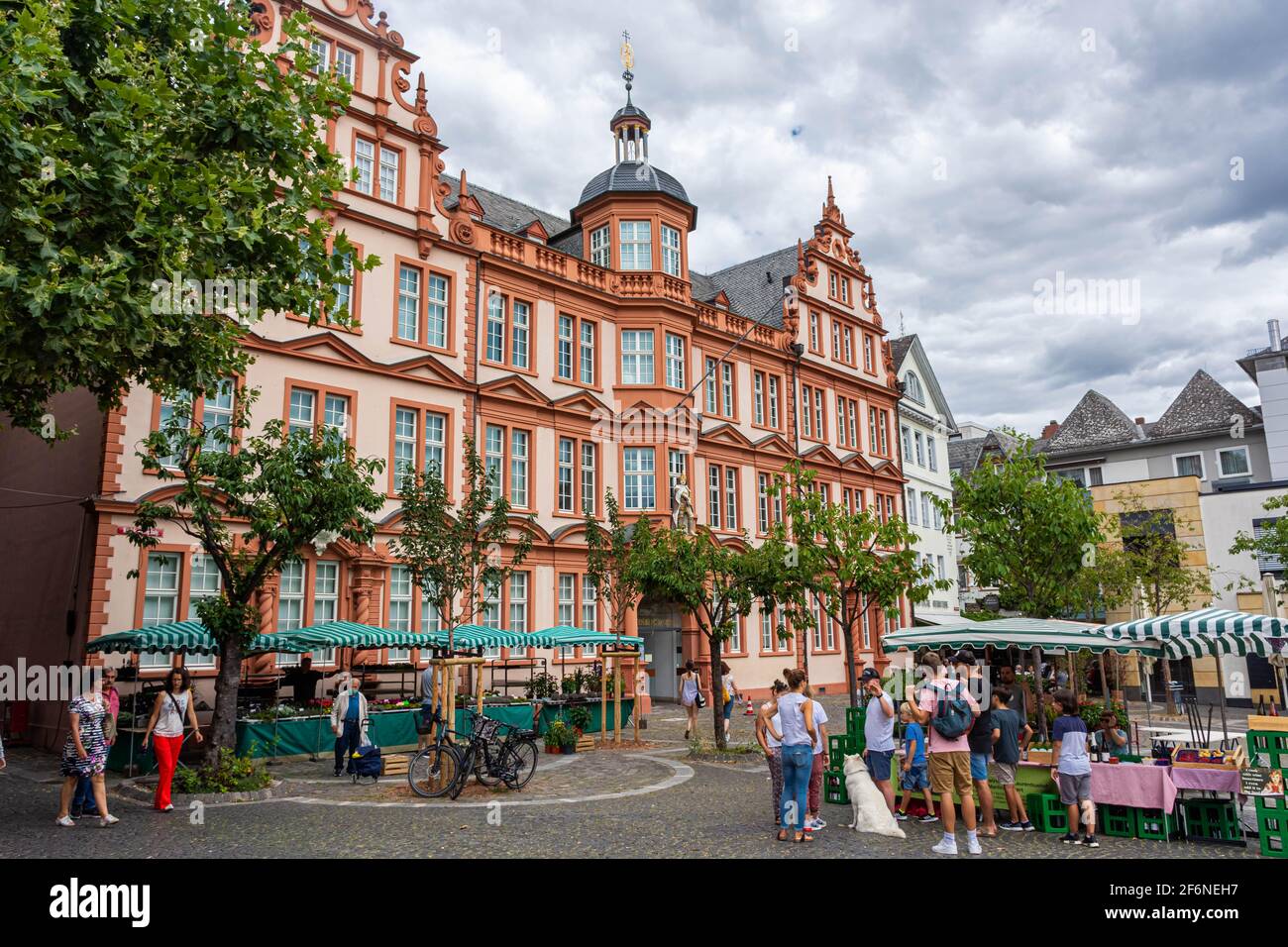 MAINZ, GERMANY, 25 JULY 2020: Beautiful market square Stock Photo - Alamy