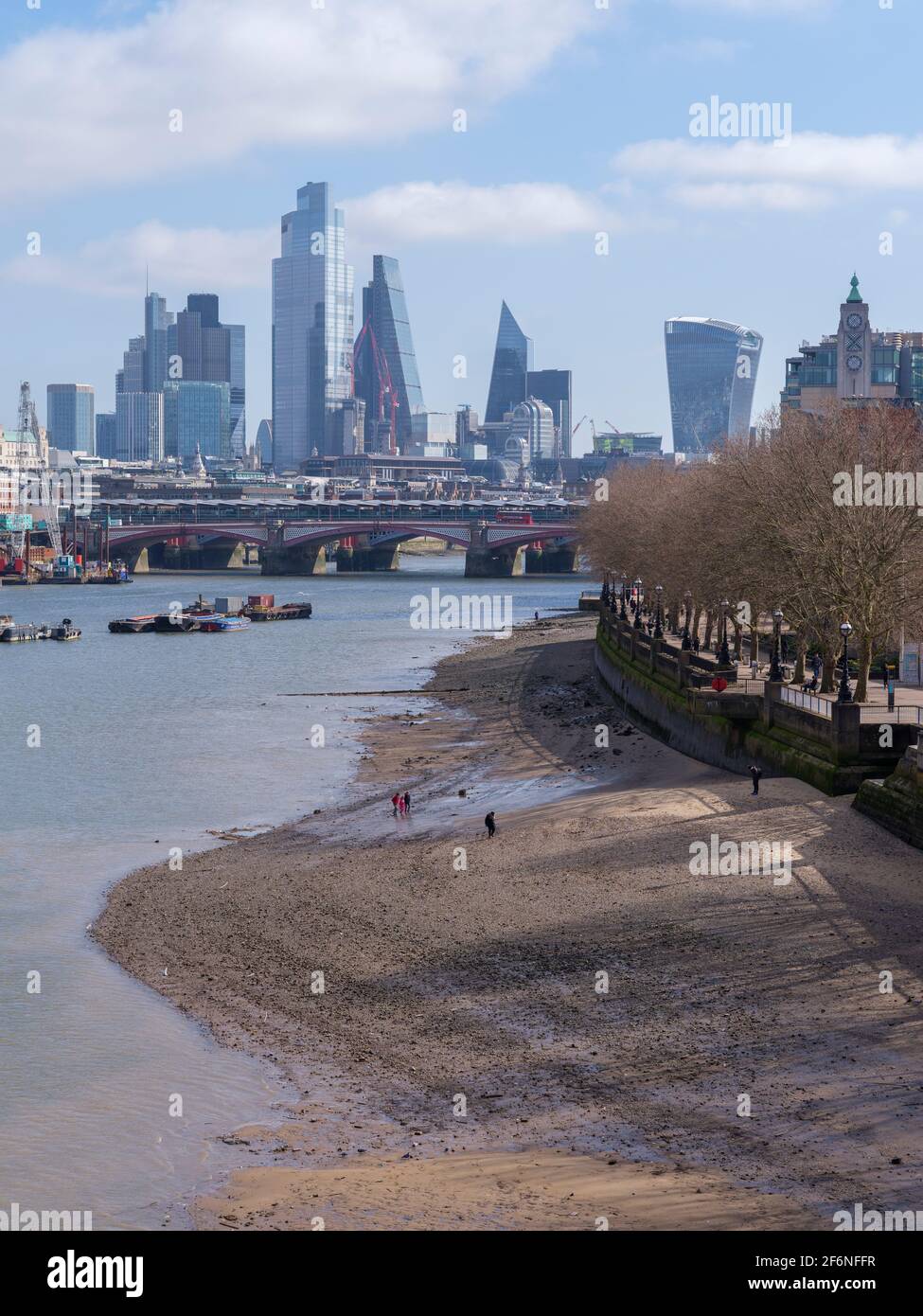 Waterloo square hi-res stock photography and images - Alamy
