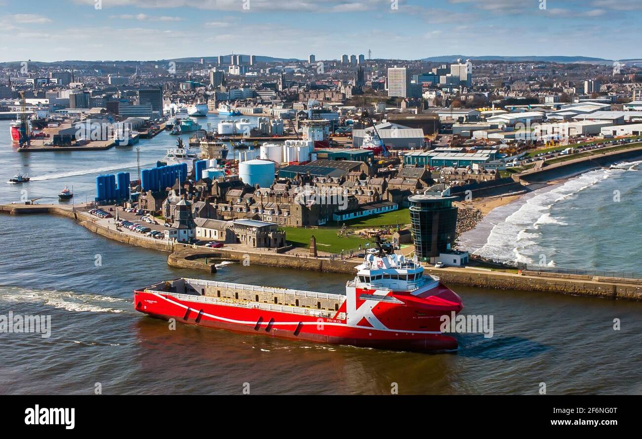 A view of Aberdeen harbour in the city of Aberdeen, Scotland Stock ...