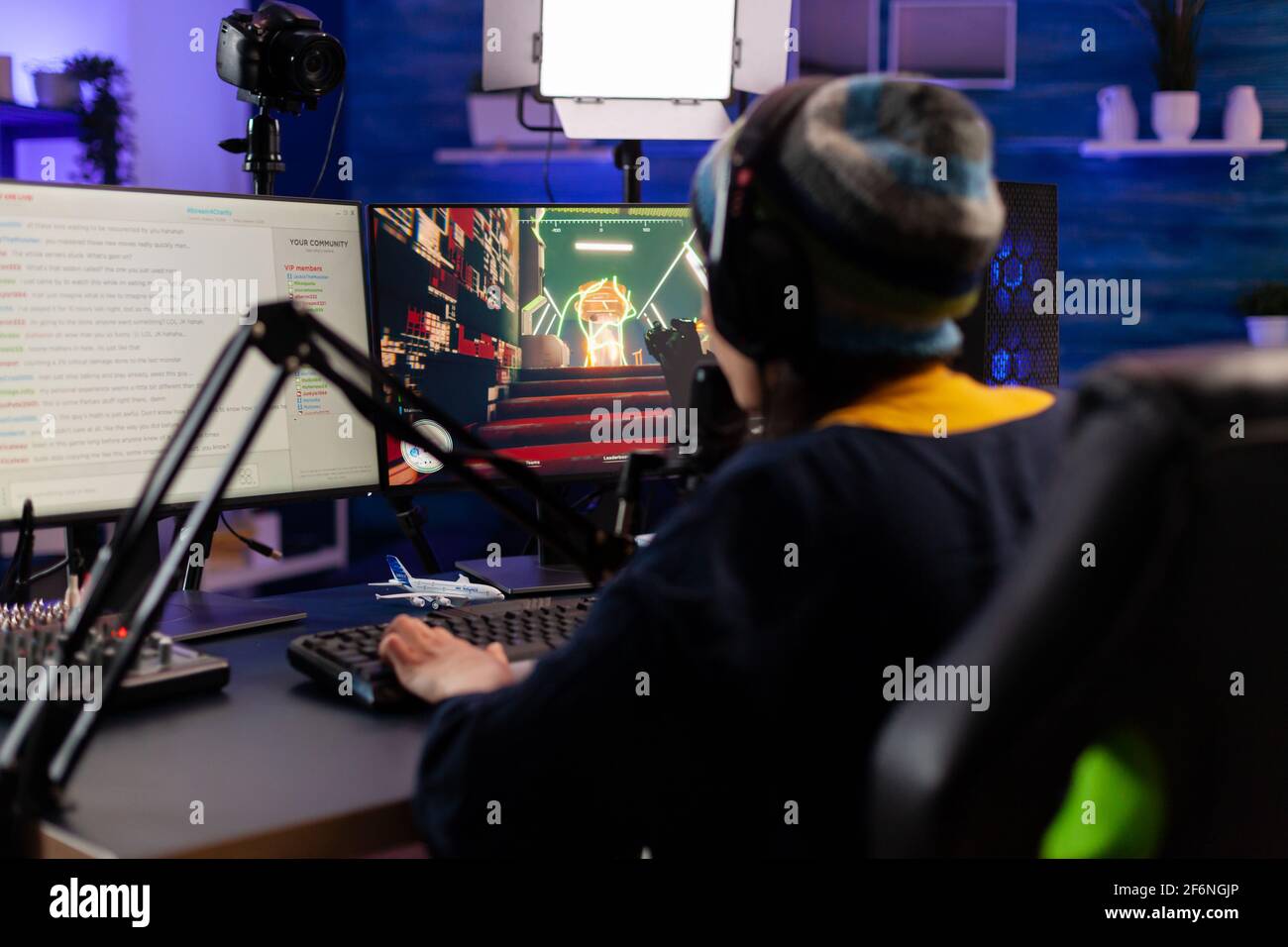 Pro gamer talking microphone other hi-res stock photography and images ...