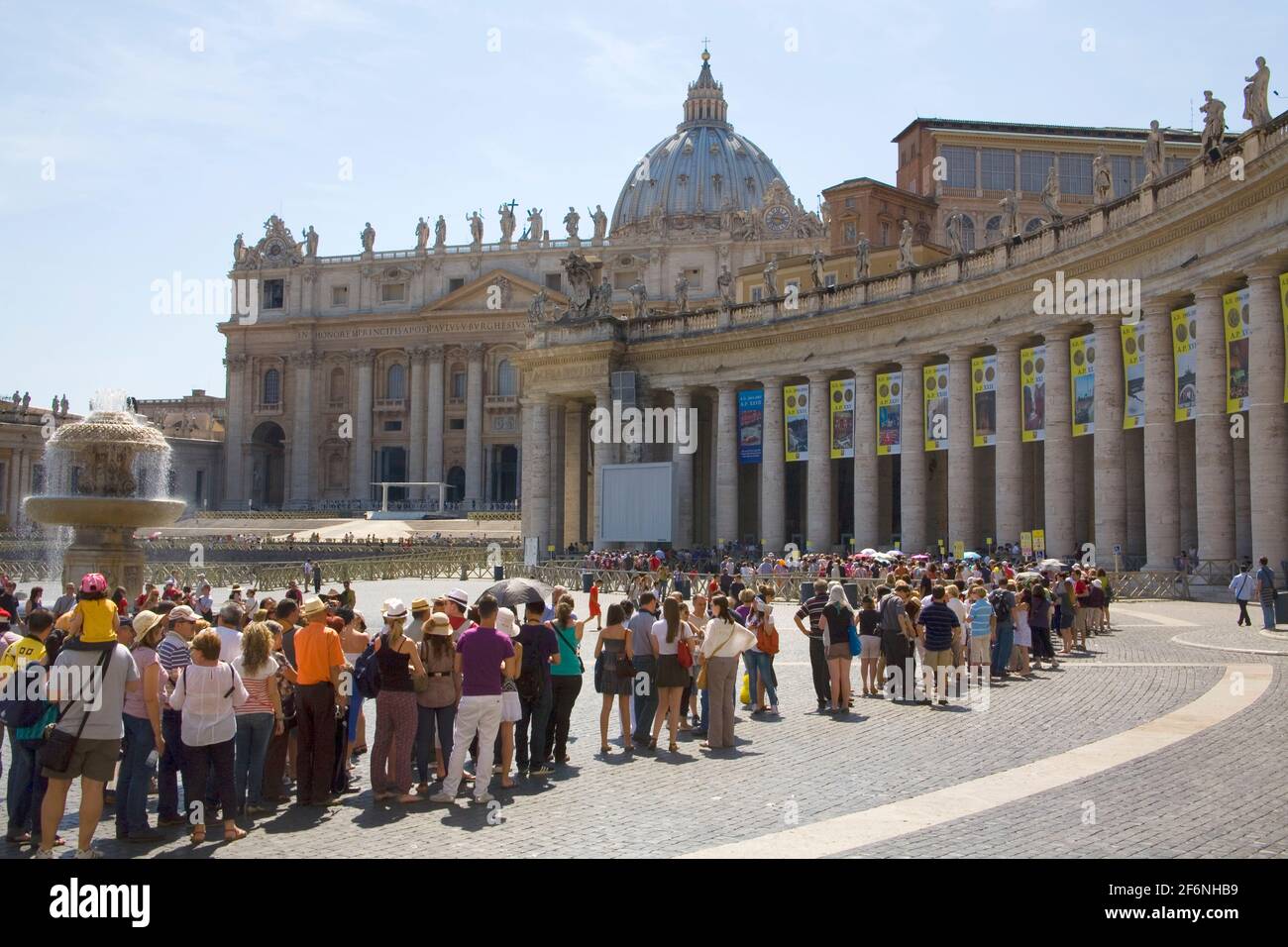 tourists queue to enter St peters square and the vatican in rome Stock ...