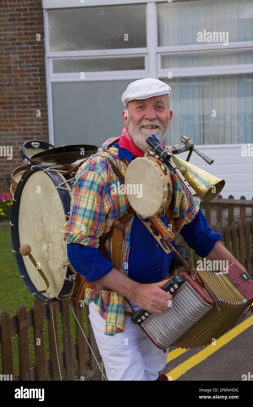 One man band busker hi-res stock photography and images - Alamy