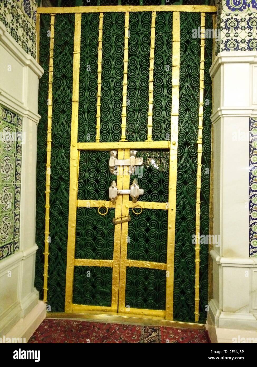 masjid madina munawara, saudi arabia Stock Photo - Alamy