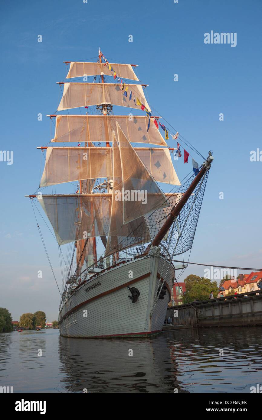Old sail ship sunset hi-res stock photography and images - Alamy