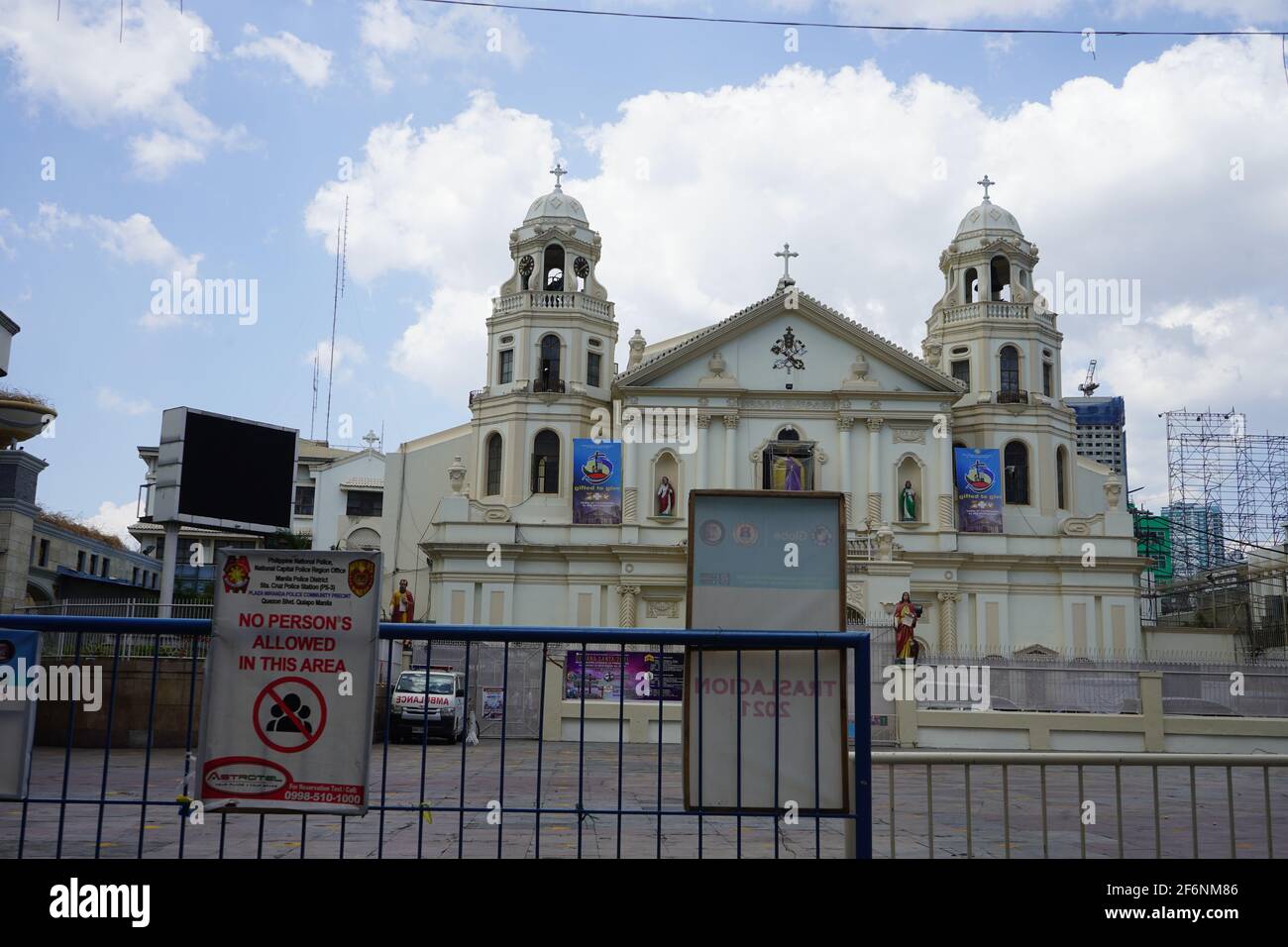 Manila, Philippines. 01st Apr, 2021. Catholic faithful still go to ...