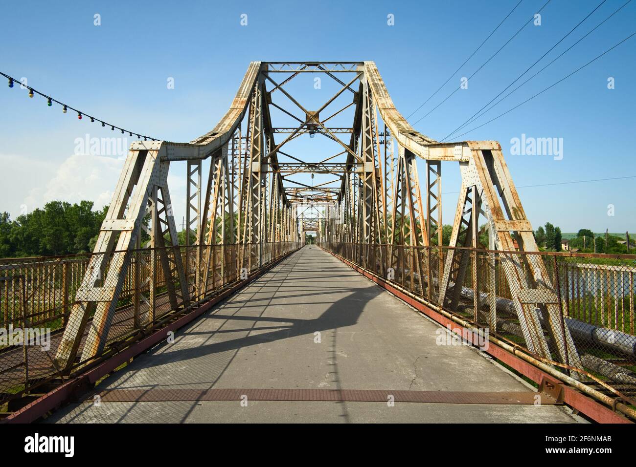 Rusty steel bridge hi-res stock photography and images - Alamy