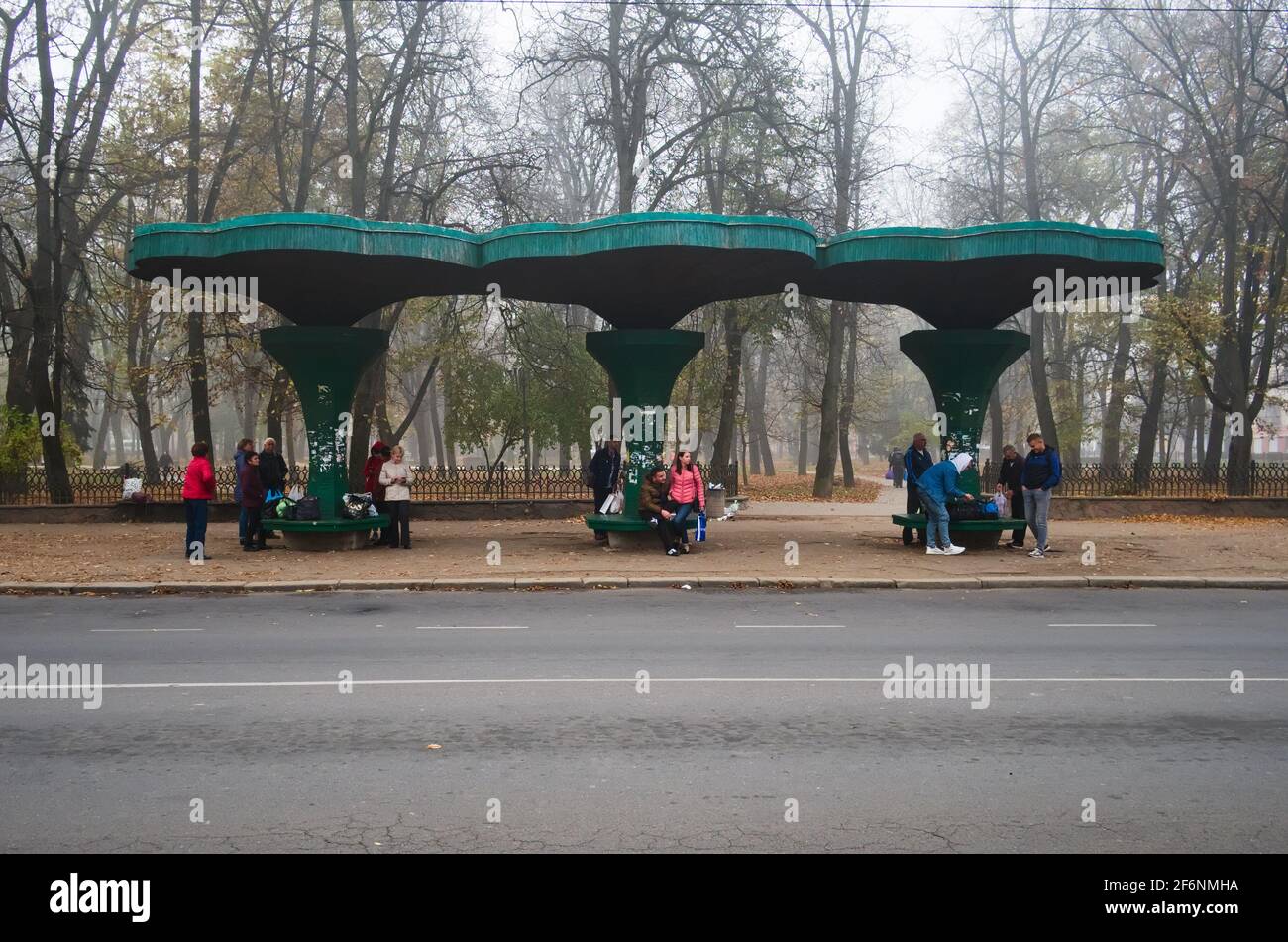Crowd people waiting bus stop hi-res stock photography and images - Alamy