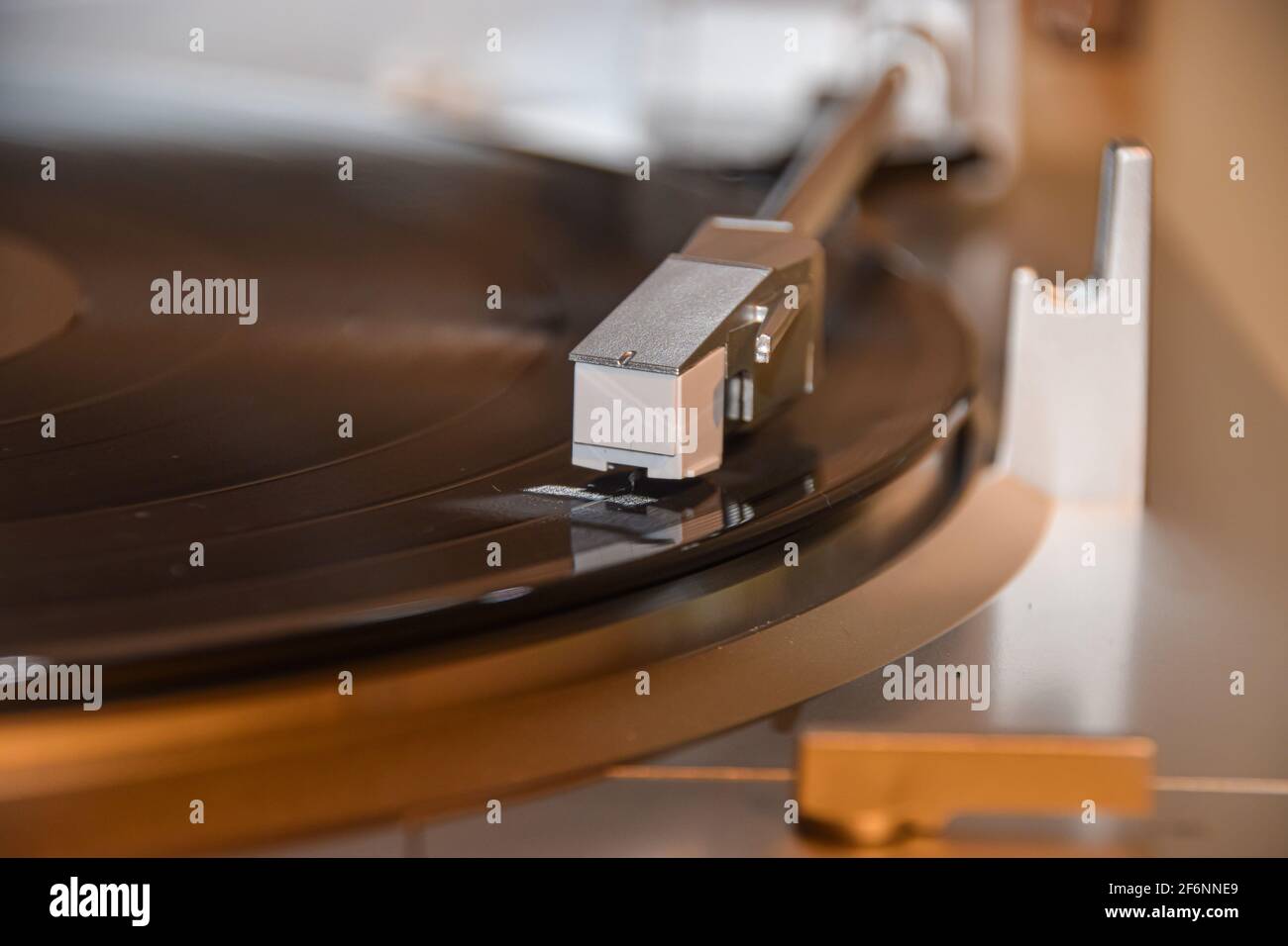 A closeup of a vinyl LP on a turntable Stock Photo - Alamy