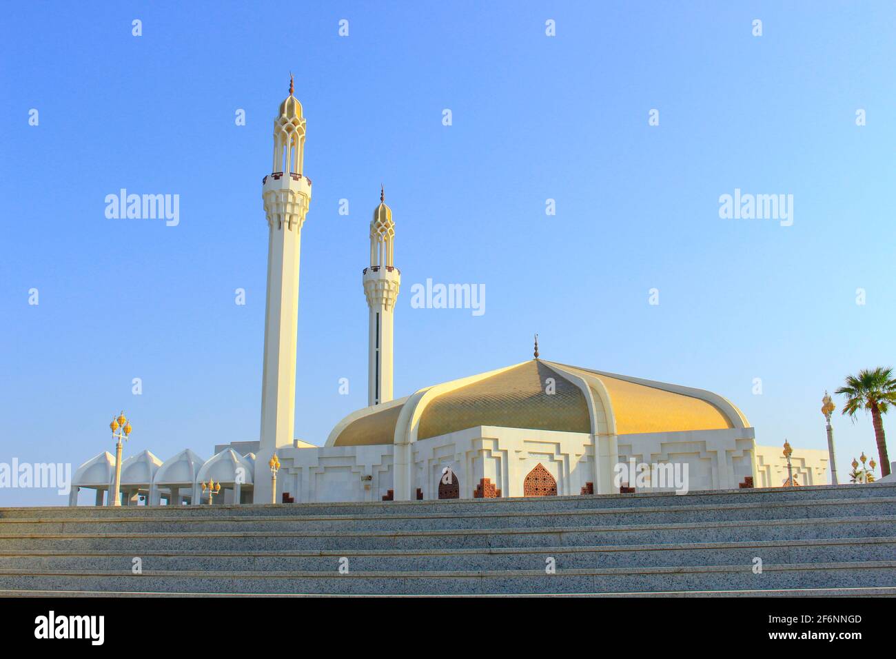 Nabawi mosque architecture exterior hi-res stock photography and images ...